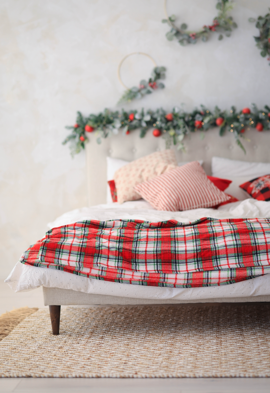 DIY Holiday Decor Ideas Using Your Old Sheets – Pure Parima